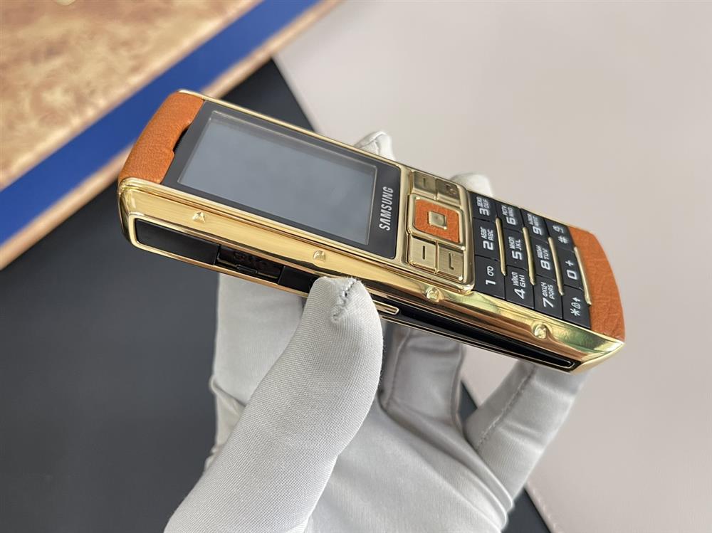 Samsung Ego S9402 Gold bọc da nâu