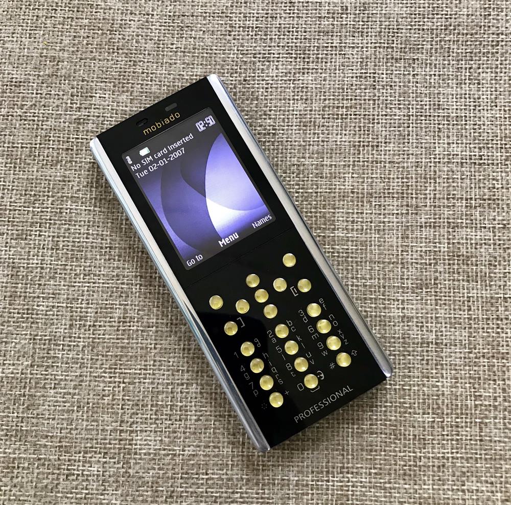 Điện thoại mobiado 105 GMT bản độ